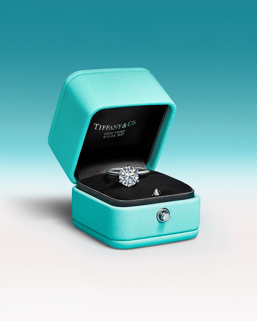 The Tiffany® Setting ring in platinum. - Tiffany