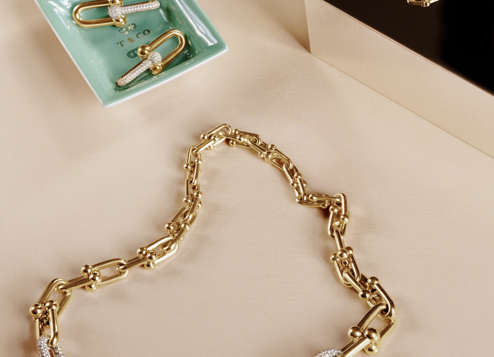 Tiffany & Co. Unveils Its 2023 Holiday Campaign Starring House ...
